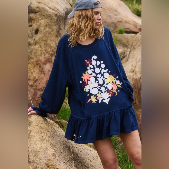 Free People | Tops | Nwt Free People Spring Forward Sweatshirt Tunic ...